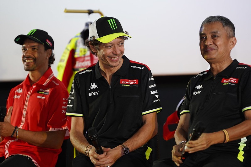 Bukan Marc Marquez, Rossi Ungkap Lorenzo Rival Terberat di MotoGP