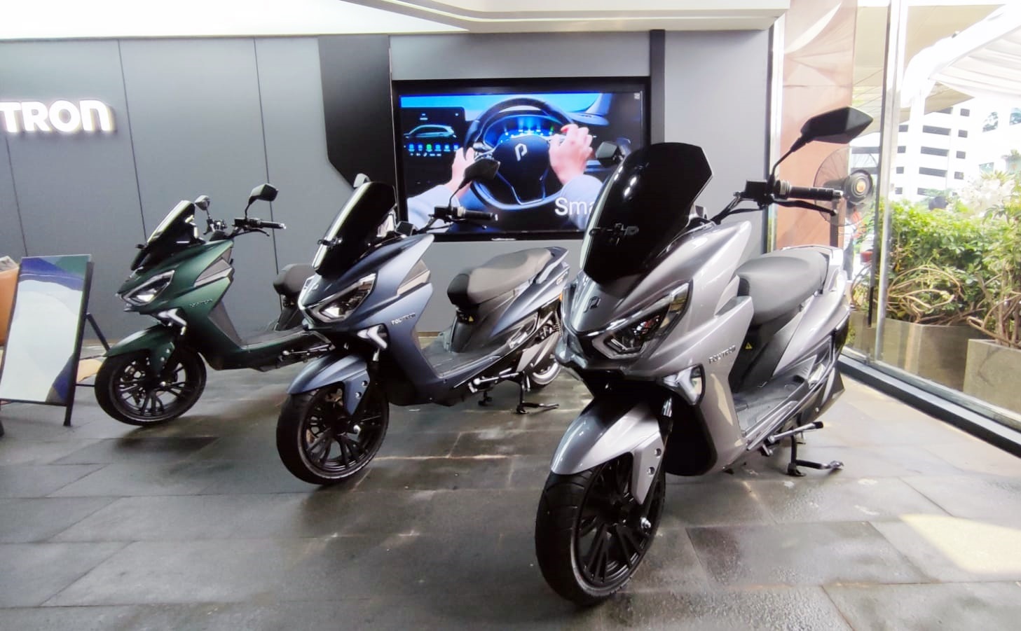 Makin Banyak Pilihan, Motor Listrik Polytron Fox-R Punya 3 Warna Baru ...