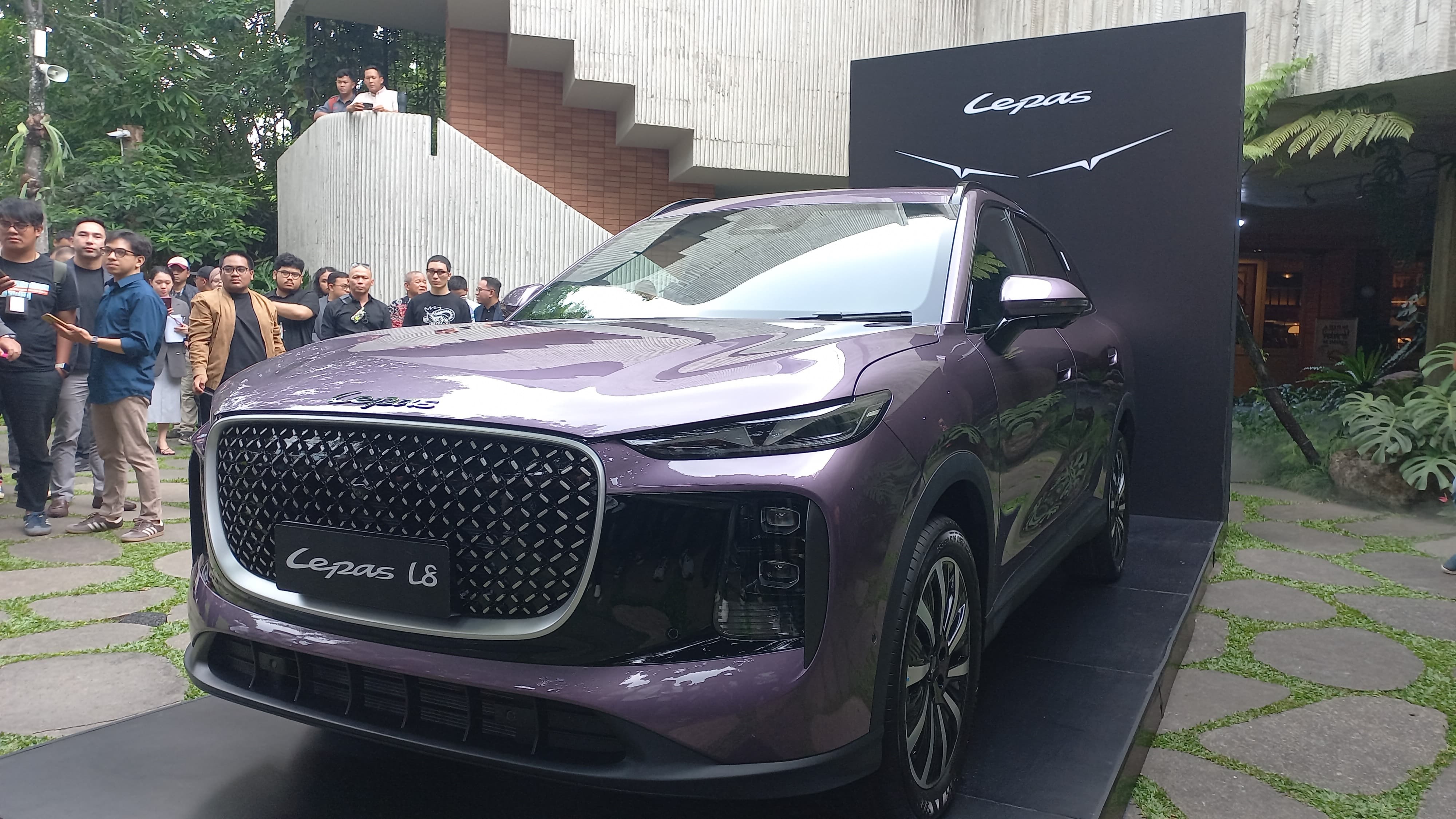 Lepas L8 Siap Meluncur di Indonesia, SUV Modern dengan Teknologi Parkir Otomatis